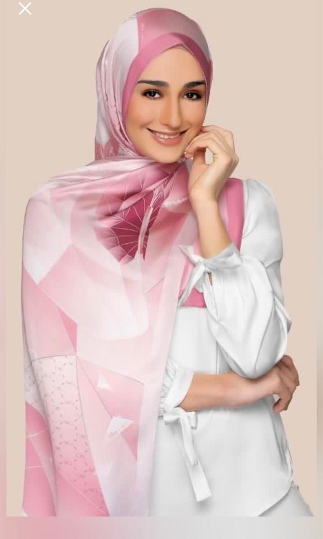 Duck cinderella shawl scarf in fairy godmother, Women's Fashion ...