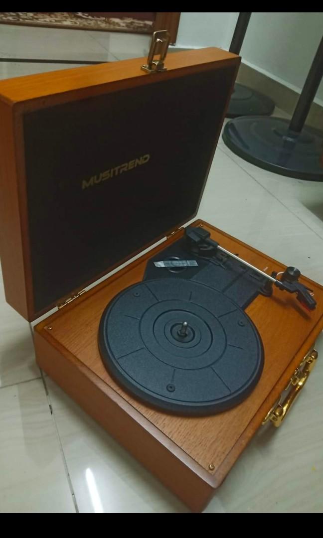 Pemain piring hitam antik, Hobbies & Toys, Collectibles & Memorabilia ...