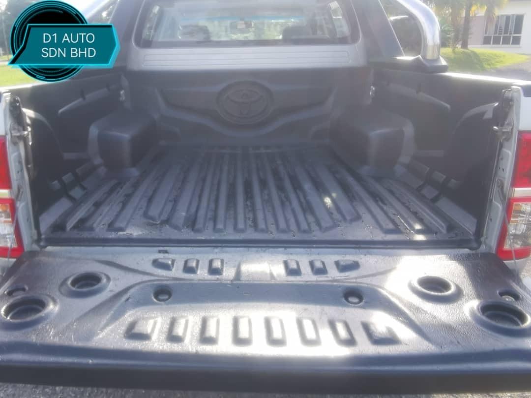 TOYOTA HILUX 2.5 AUTO,NEW PAINT,1OWNER,COBRA ALARM,FLOOD FREE,ACCIDENT ...