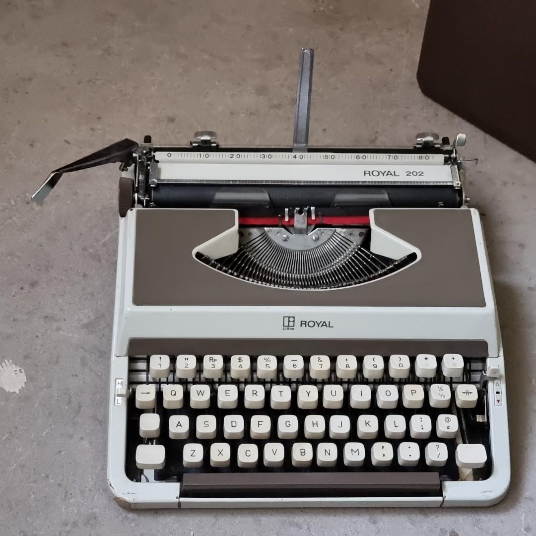 1960's Royal Typewriter model 202, Hobbies & Toys, Memorabilia ...