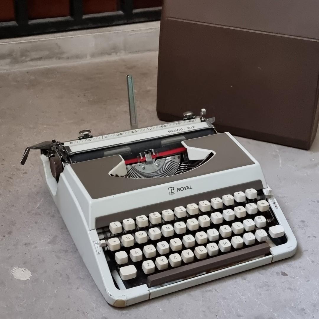 1960's Royal Typewriter model 202, Hobbies & Toys, Memorabilia ...