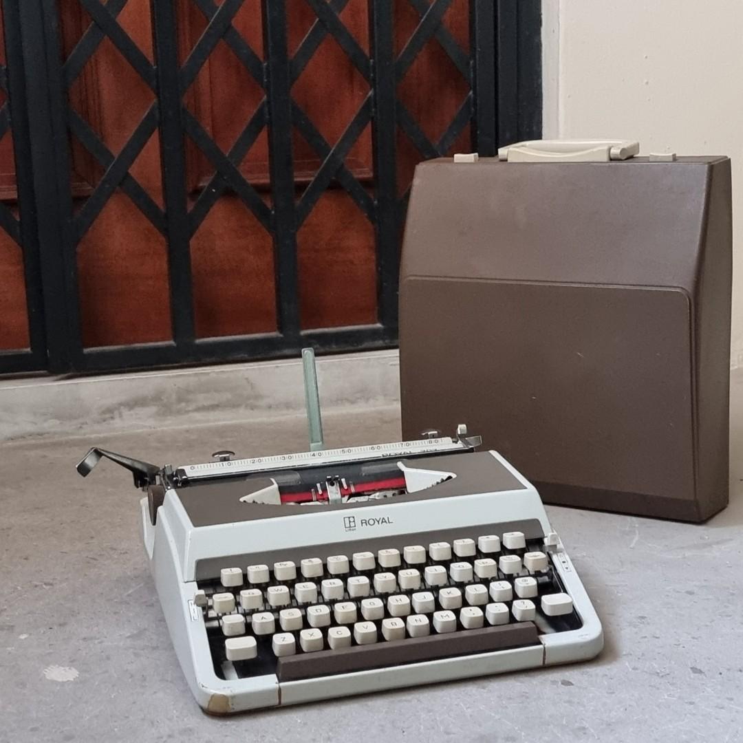 1960's Royal Typewriter model 202, Hobbies & Toys, Memorabilia ...