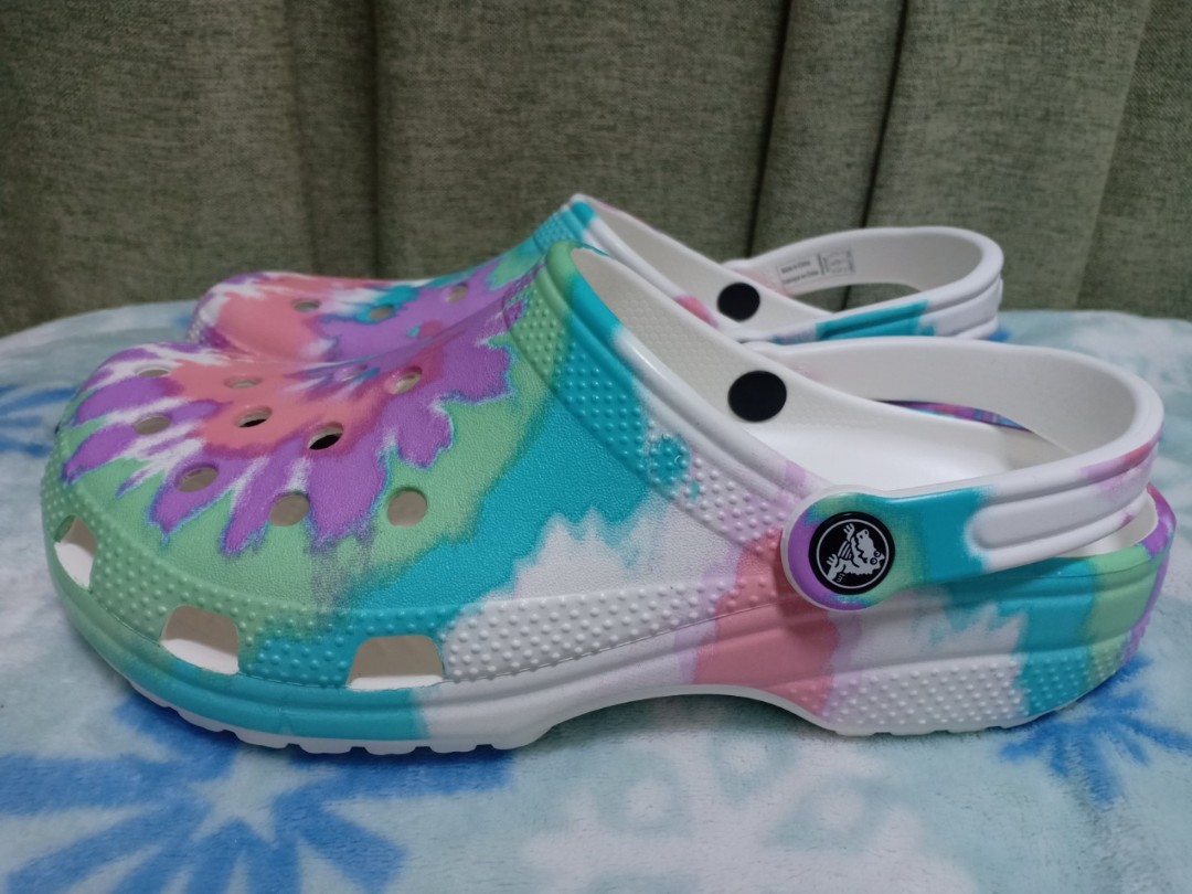 Crocs Classic Tie-Dye Fresco, Women's Fashion, Footwear, Flats ...