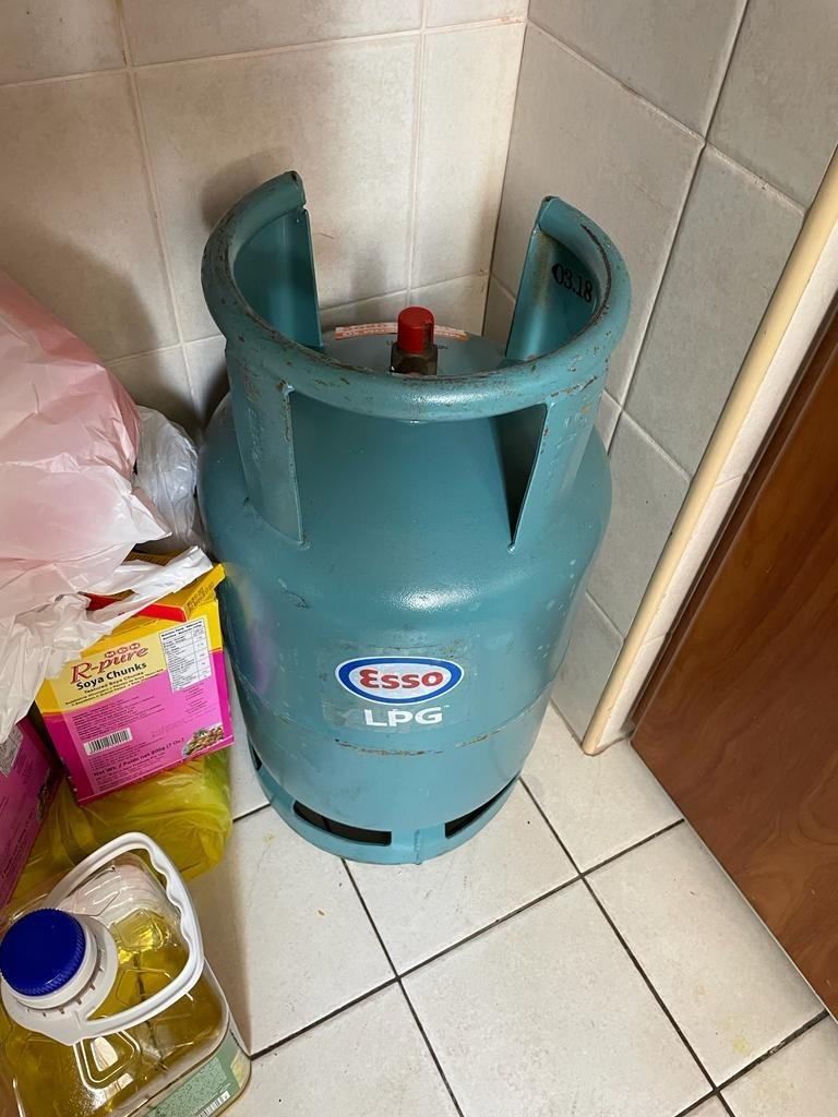Esso cooking gas cylinder, TV & Home Appliances, Other Home Appliances ...