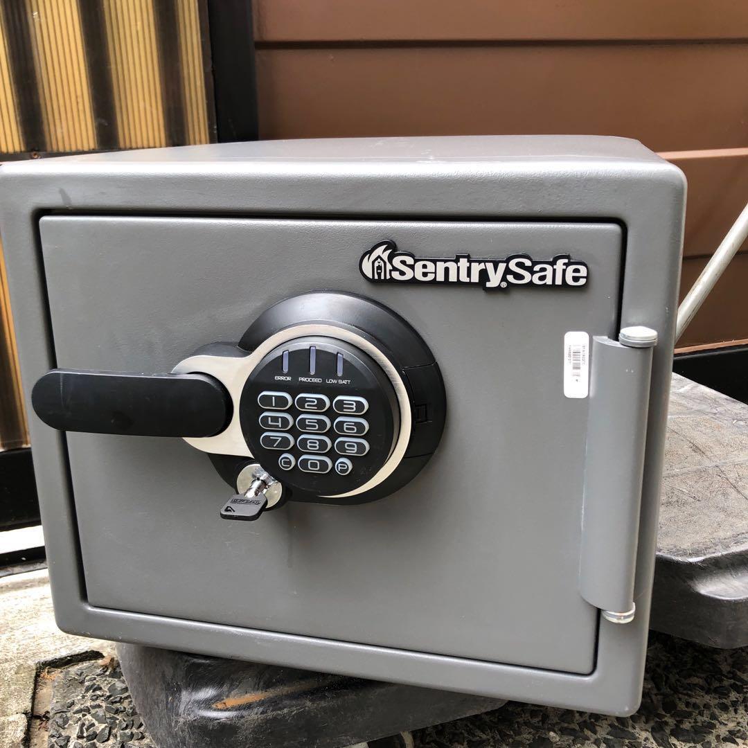 Genuine SentrySafe Sentry SFW082GTC Fire Chests FireProof Safe with ...