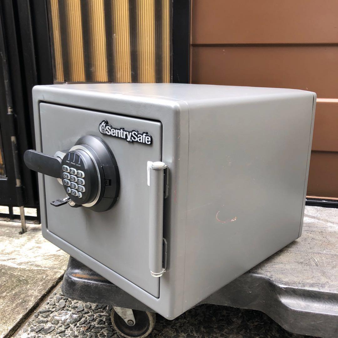 Genuine SentrySafe Sentry SFW082GTC Fire Chests FireProof Safe with ...