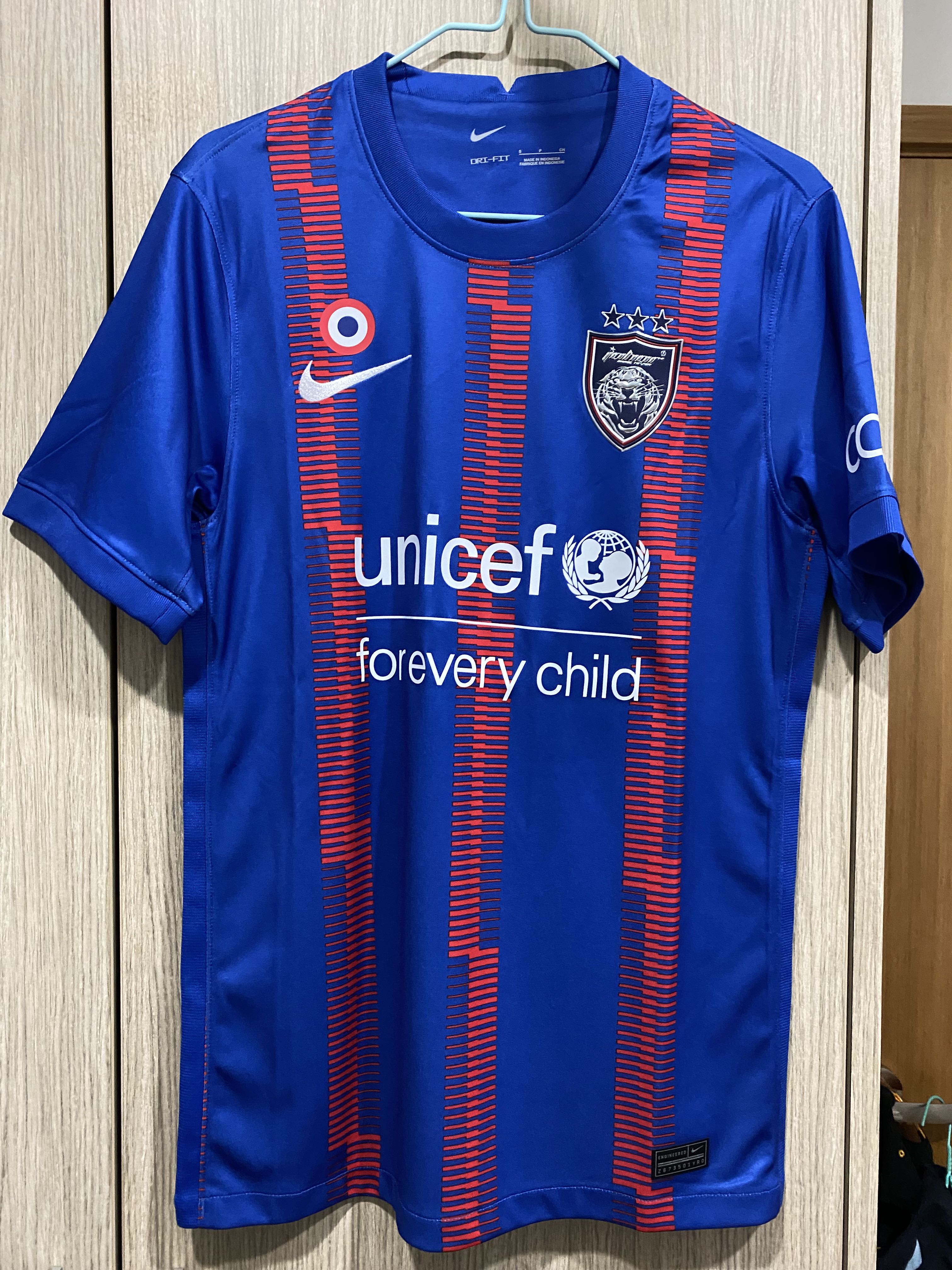 Jdt 2022 season home kit, Men's Fashion, Activewear on Carousell