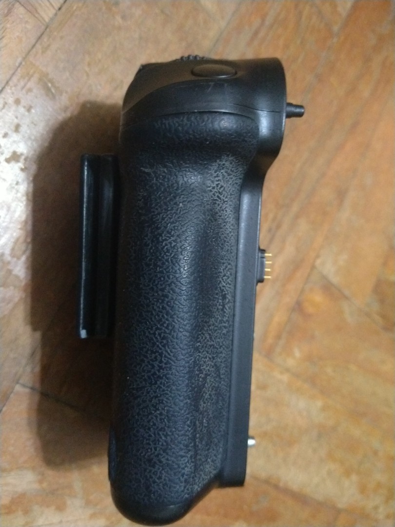 Panasonic Gh3/Gh4/Gh5 battery grip, Photography, Cameras on Carousell