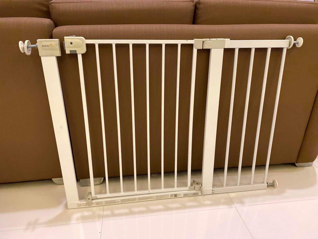 Safety First Gate with extension, Babies & Kids, Baby Nursery & Kids ...