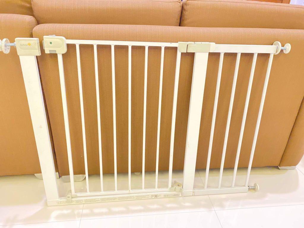 Safety First Gate with extension, Babies & Kids, Baby Nursery & Kids ...