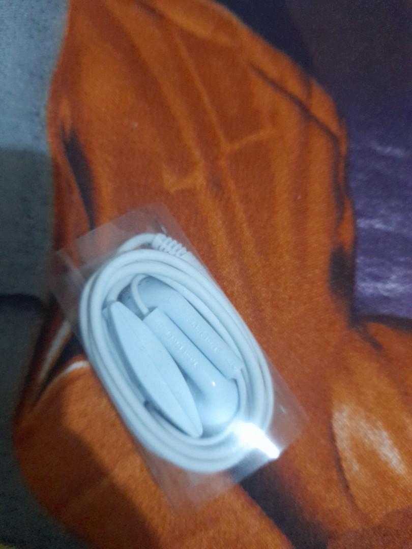 Samsung Original Headset, Audio, Earphones on Carousell