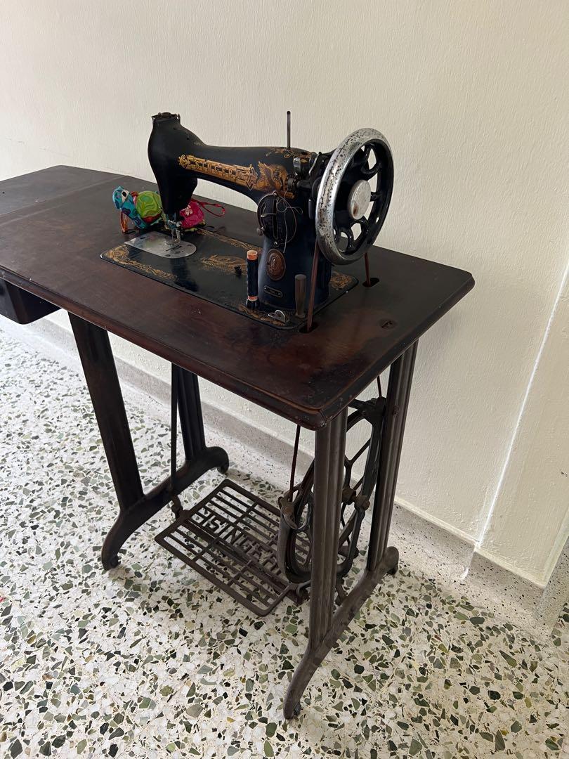 Traditional old school sewing machine, Hobbies & Toys, Memorabilia ...
