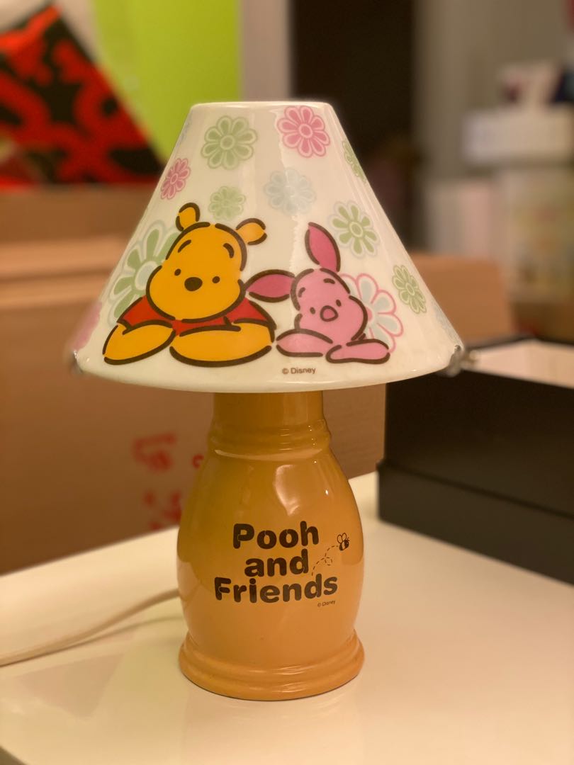 Winnie the Pooh 坐枱燈, 傢俬＆家居, 燈飾及風扇, 燈飾 - Carousell