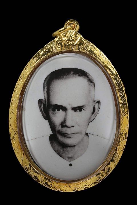 1st batch Locket Ah Pek Rong See BE2519 by Ah Pek Rong See of Wat San ...