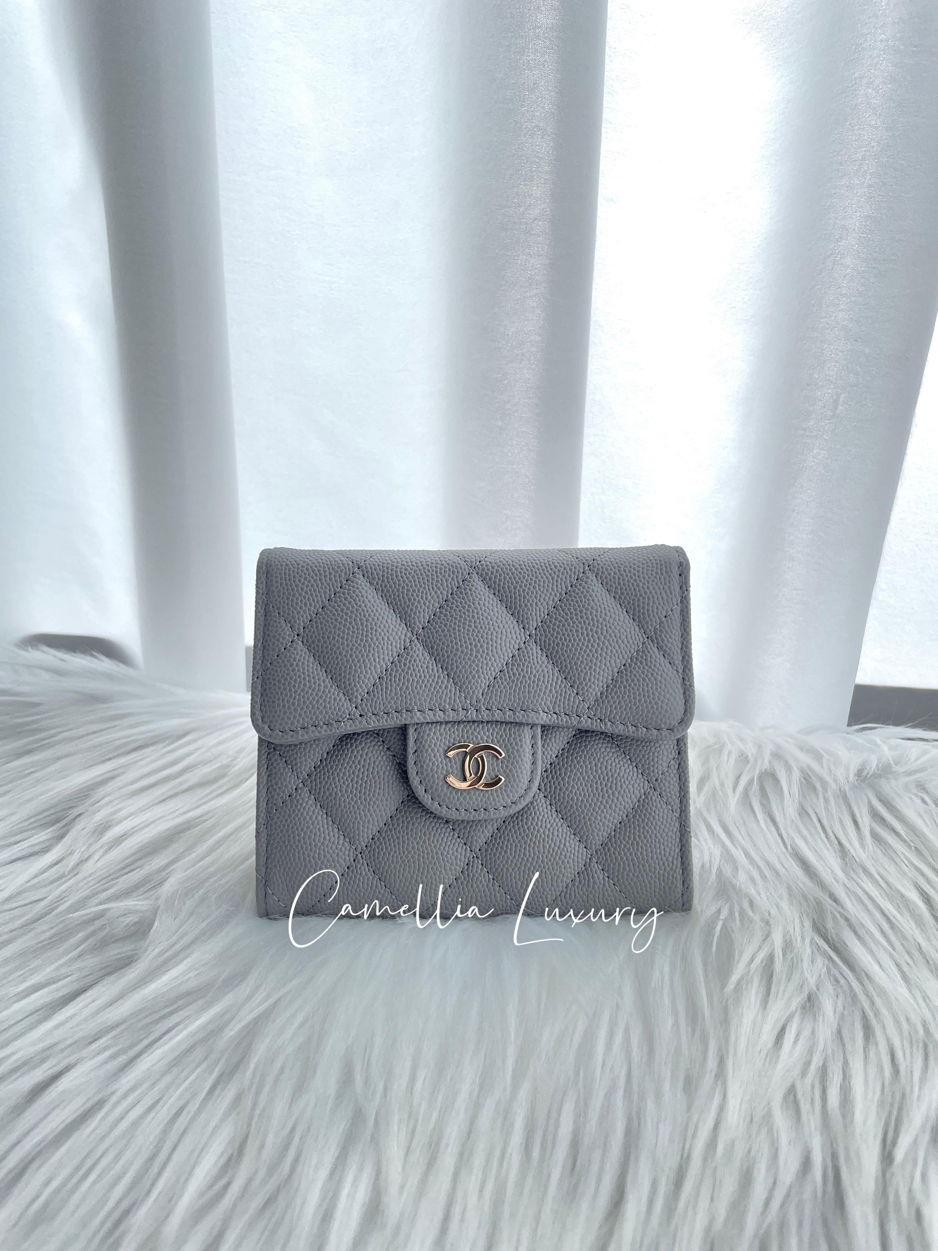 (Sold) Chanel 22B Grey short Wallet 灰色 短銀包 三摺, 名牌, 手袋及銀包 - Carousell
