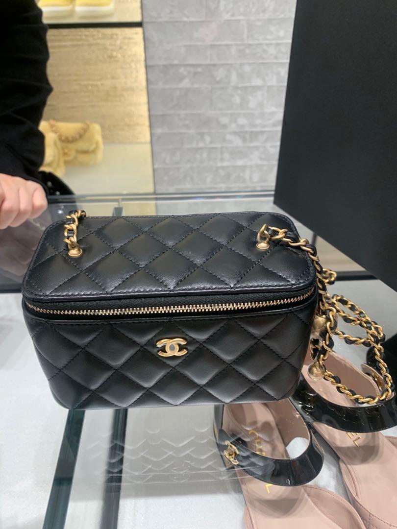 Chanel 22B vanity case pearl crush black, Women's Fashion, Bags ...