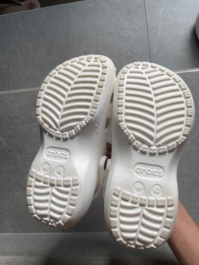 Crocs classic platform W4, Women's Fashion, Footwear, Flipflops and Slides on Carousell