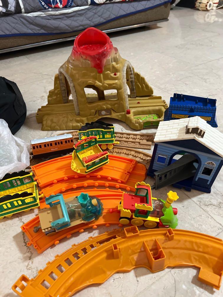 Dinosaur train, Announcements on Carousell