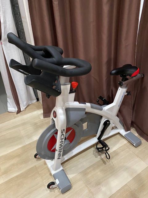 Schwinn spin exercise bike, Sports Equipment, Exercise & Fitness ...