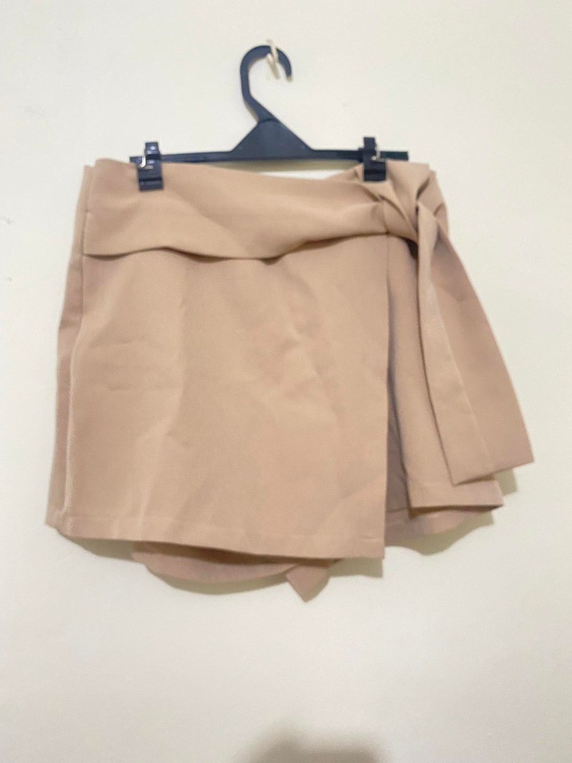 Pre-Loved Korean Skort (Cream color), Women's Fashion, Bottoms, Other ...