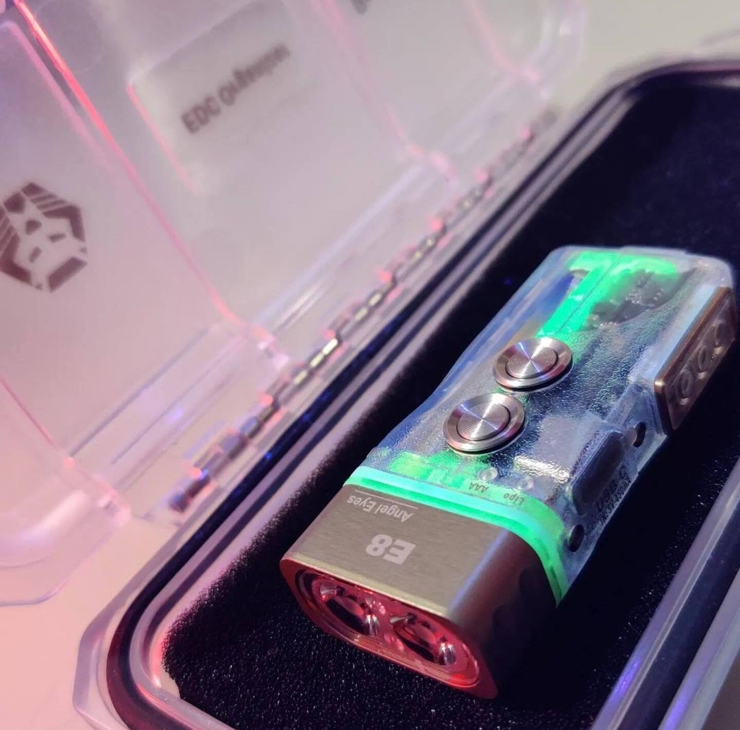 Rovyvon Angel Eyes E8 UV 混能 USB-C AAA 匙扣燈, 運動產品, 行山及露營 - Carousell