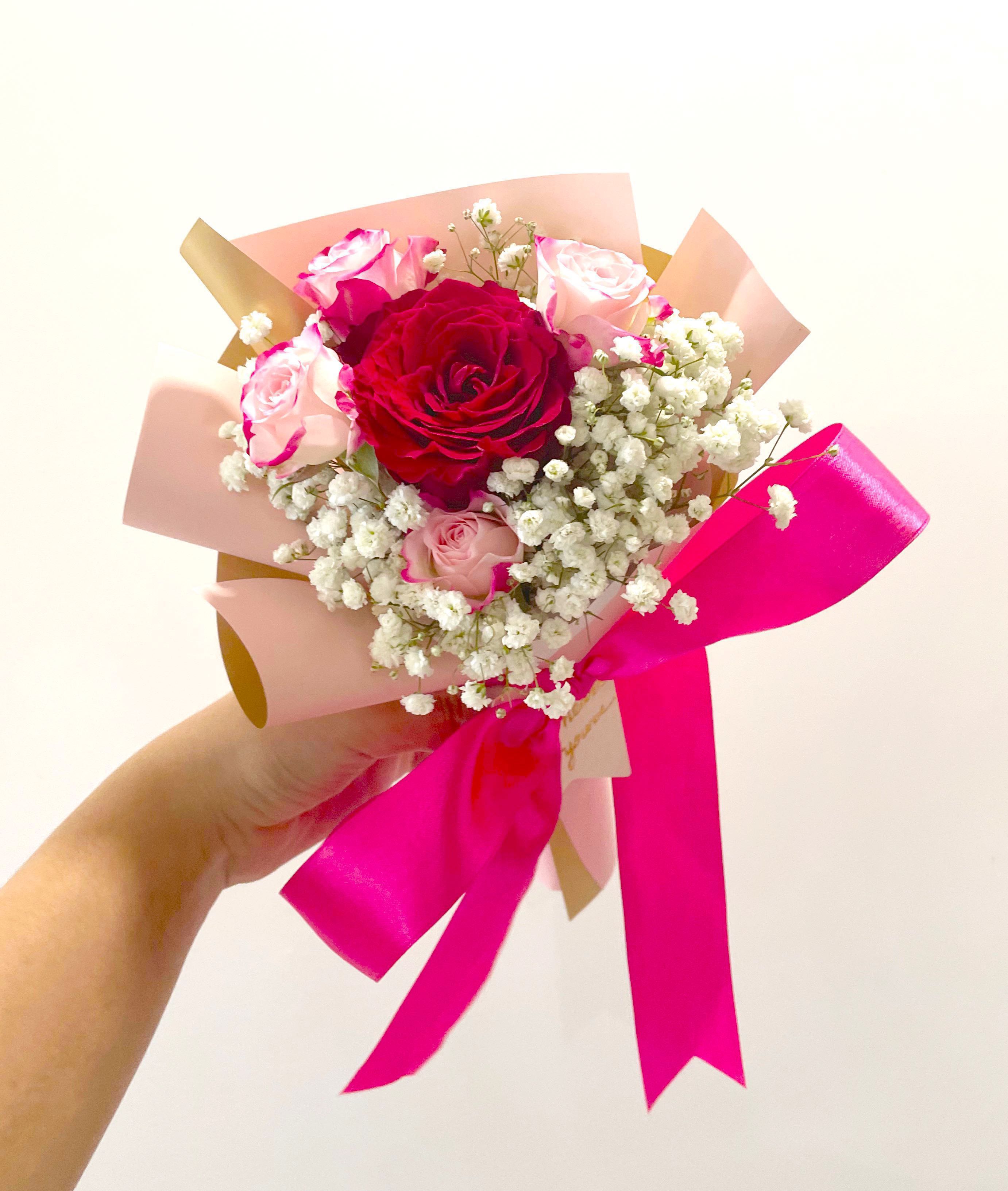 Stunning Red and Pink Rose Bouquet, Hobbies & Toys, Stationery & Craft ...