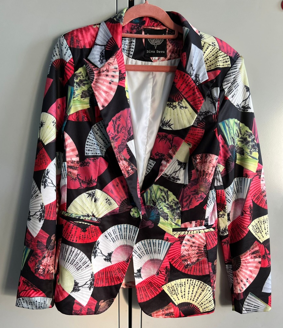 Stylish Retro Diva Deva fully lined jacket with printed Chinese fans, 2 ...