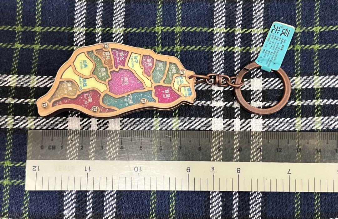 Taiwan Souvenir Luminous Wooden Taiwan-Shaped Keychain, Hobbies & Toys ...