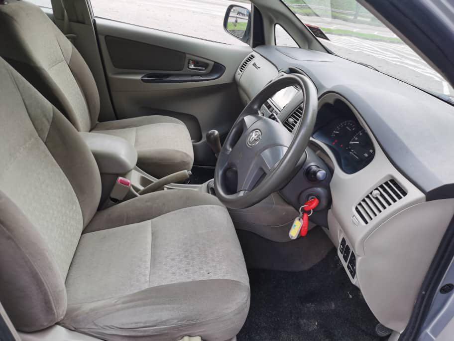 TOYOTA INNOVA 2.0MT E SPEC 2015TH, Cars, Cars for Sale on Carousell