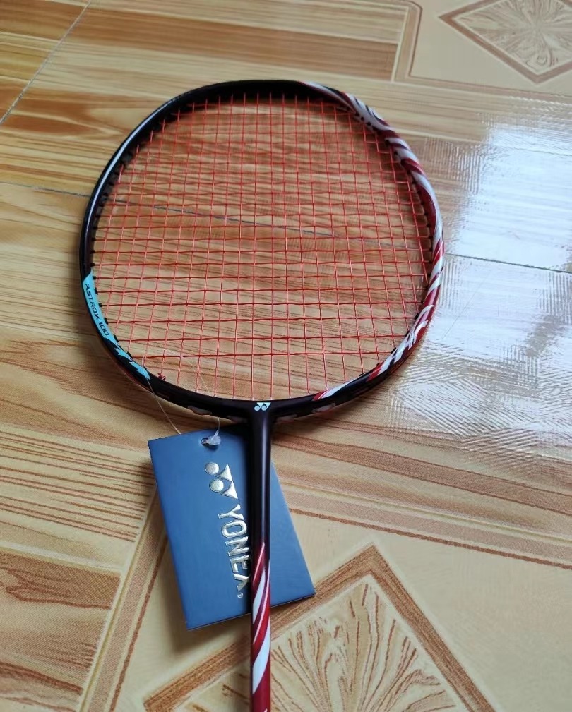 【全新】YONEX 尤尼克斯天斧100zz古紅色 藏青色 超輕全碳素單拍雙拍 常規4u適合所有人, 運動產品, 運動與體育, 運動與體育 - 球拍和球類運動 - Carousell