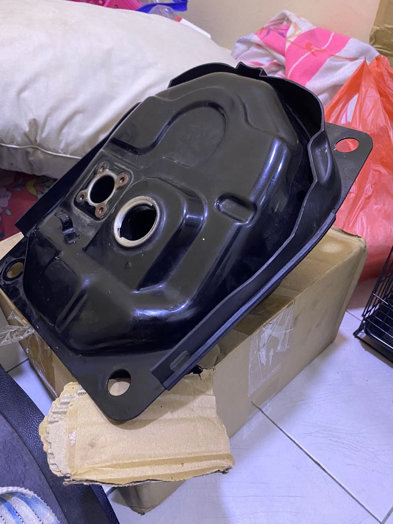 LC 135 original fuel tank, Motorcycles, Motorcycle Accessories on Carousell