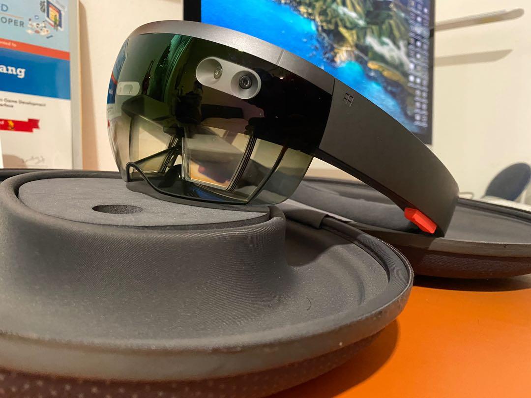 Microsoft HoloLens (1st generation), Mobile Phones & Gadgets, Other Gadgets on Carousell