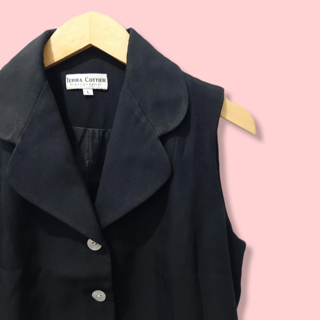 Rompi Hitam, Fesyen Wanita, Pakaian Wanita, Baju Luaran di Carousell