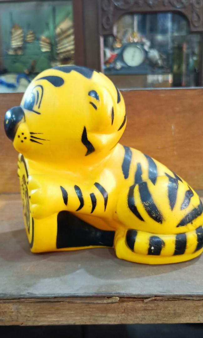 Tabung Maybank vintage, Hobbies & Toys, Collectibles & Memorabilia ...