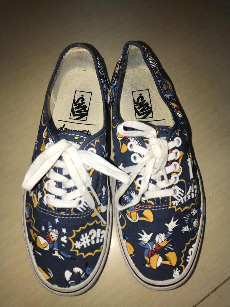Vans x Donald Duck shoes, 男裝, 鞋, 便服鞋 - Carousell