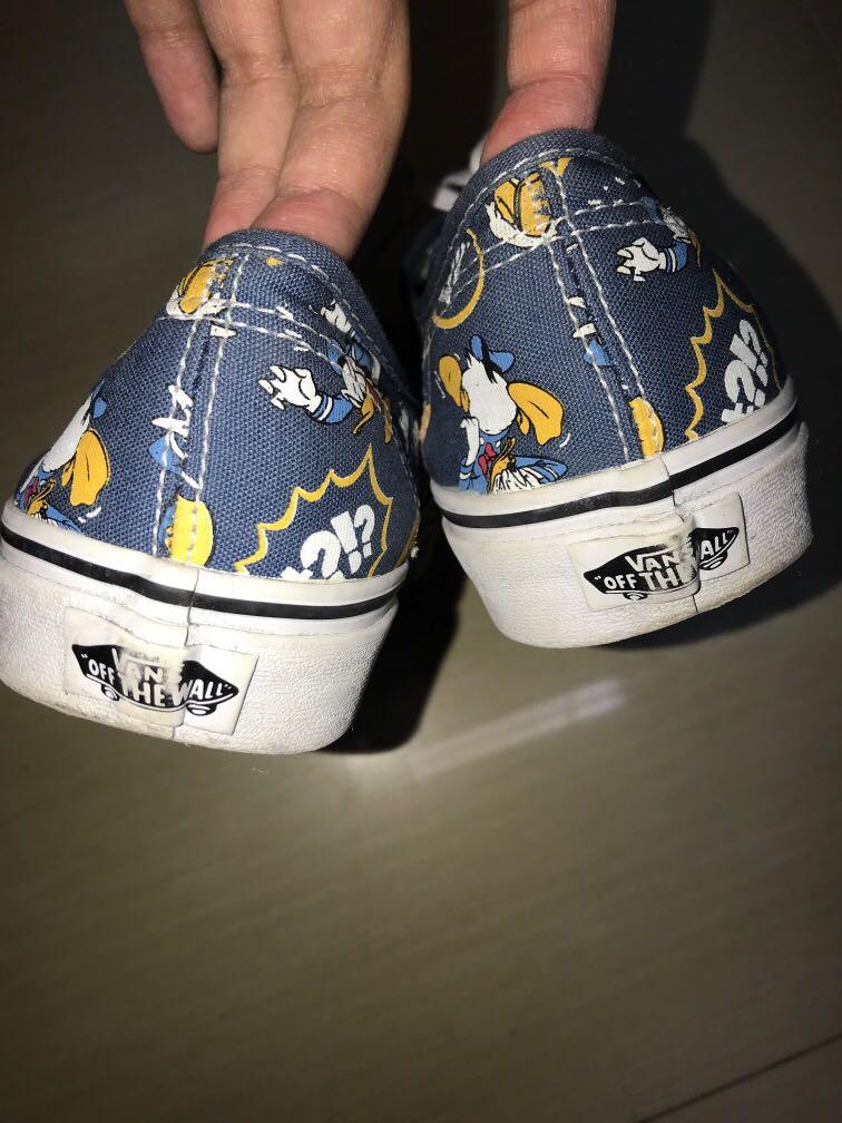 Vans x Donald Duck shoes, 男裝, 鞋, 便服鞋 - Carousell