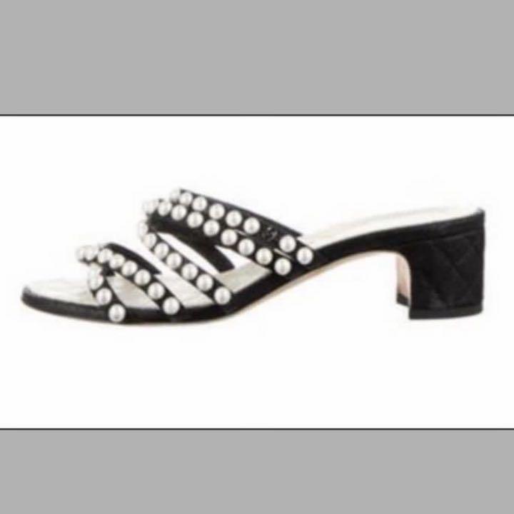 Very good condition Authentic Chanel pearl slides - 37 P4.000, Women's ...