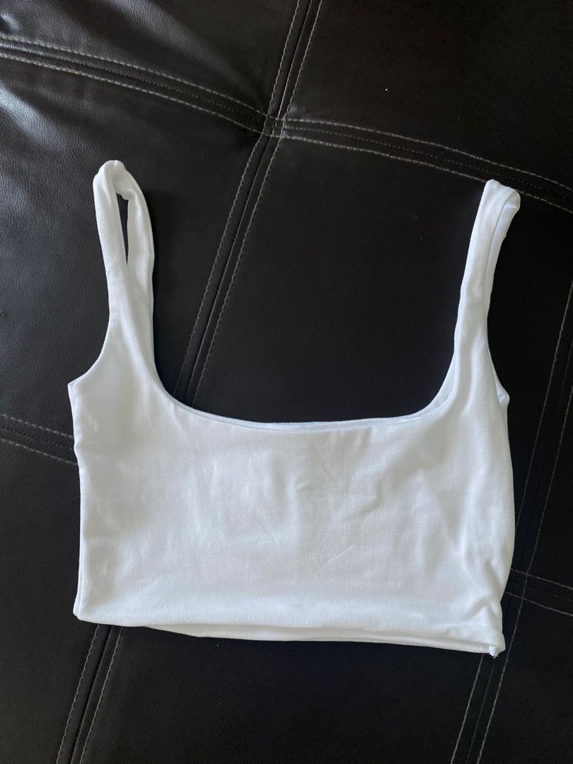 White body hugging top, Women's Fashion, Tops, Sleeveless on Carousell