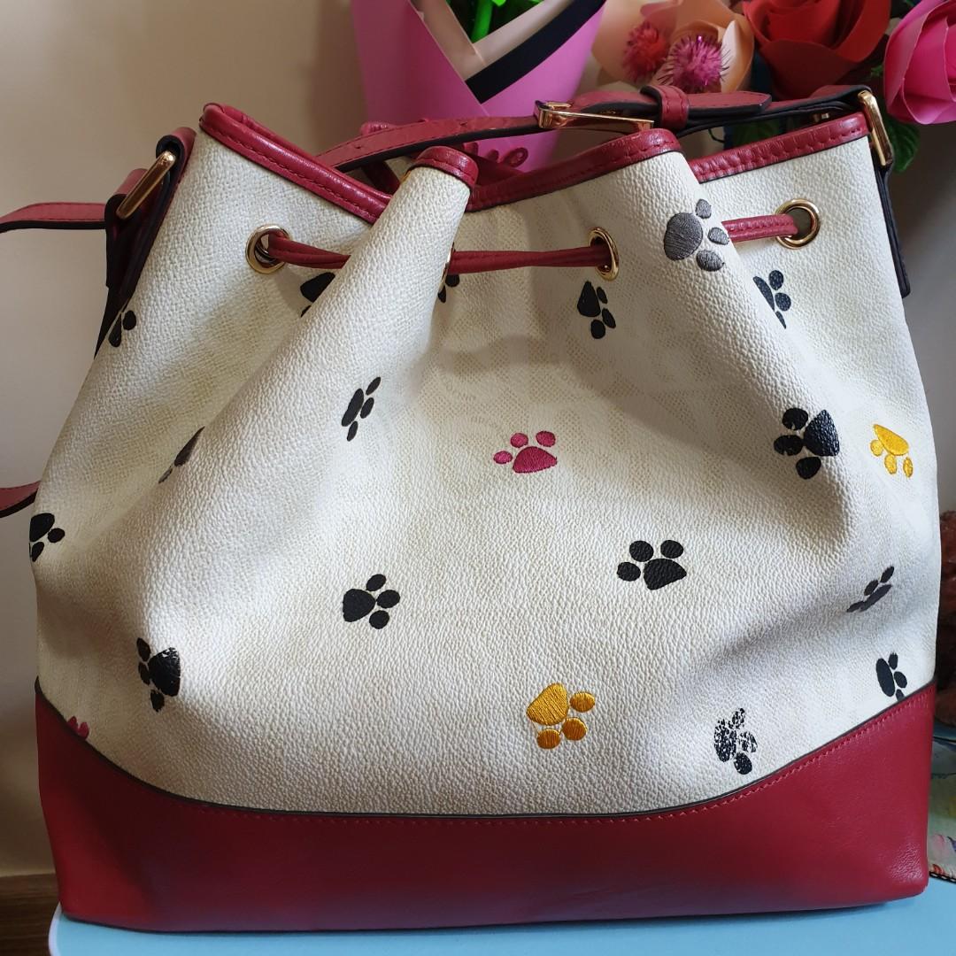 CARLO RINO Cute Paw Bag, Women's Fashion, Bags & Wallets, Shoulder Bags ...