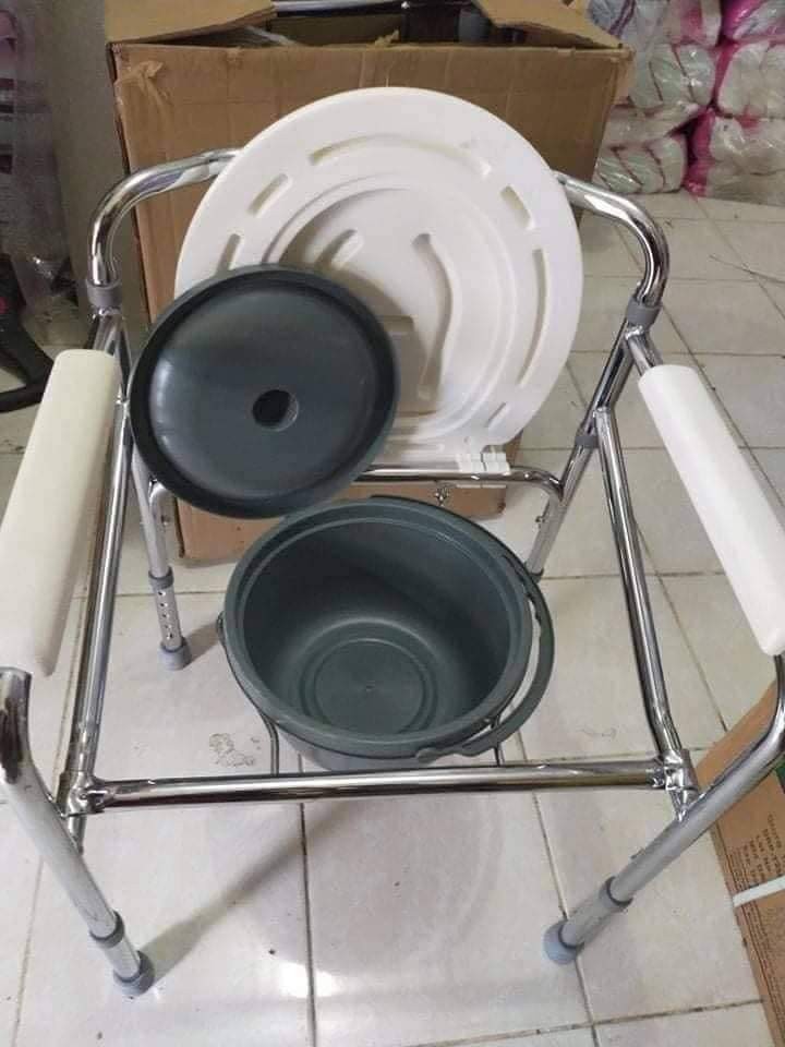 Commode chair skeleton type, Health & Nutrition, Assistive ...