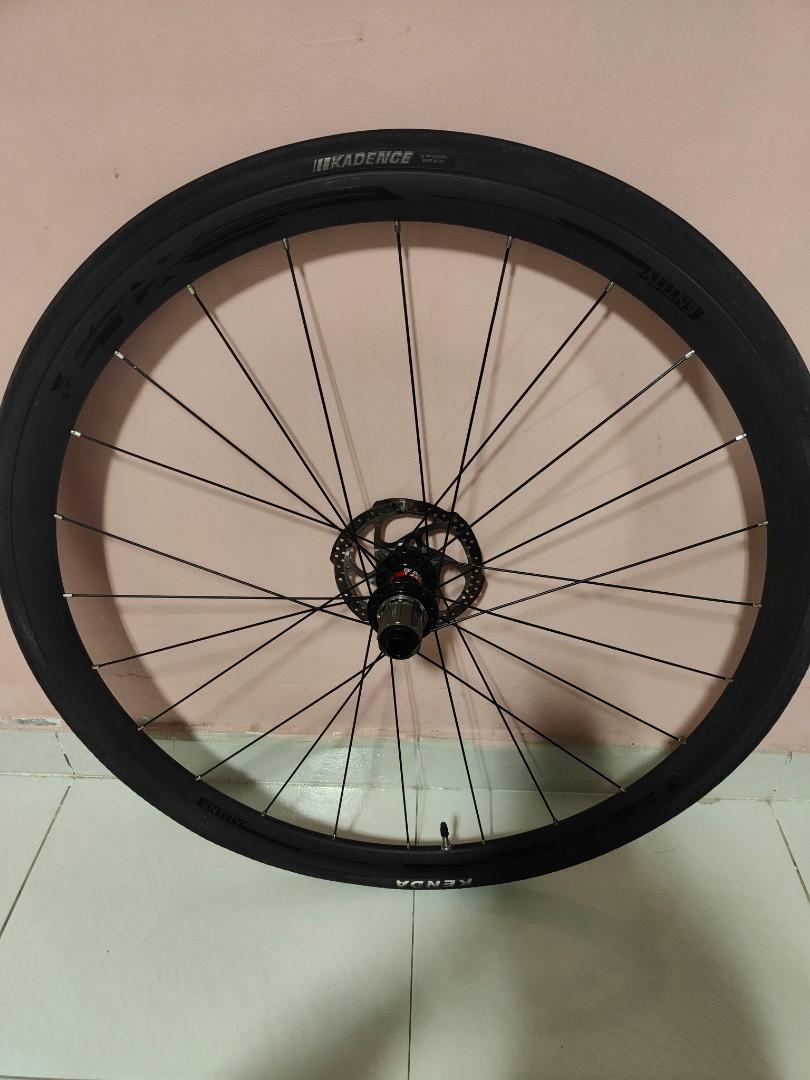 700c Entity wheelset with rotor and tyre, Sports Equipment, Bicycles ...
