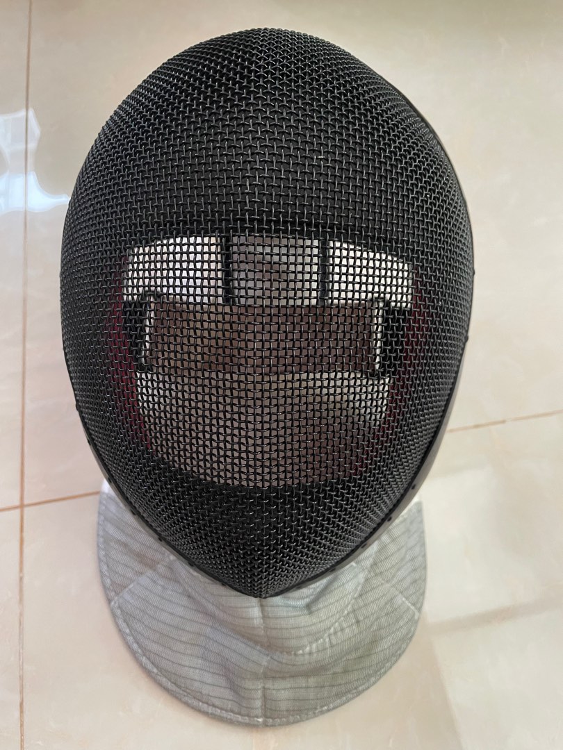 Fencing Uniforms with Masks Small Size, 運動產品, 其他運動配件 - Carousell