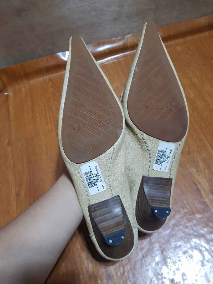 FIORUCCI pointed mini heel shoes, Women's Fashion, Footwear, Flats ...