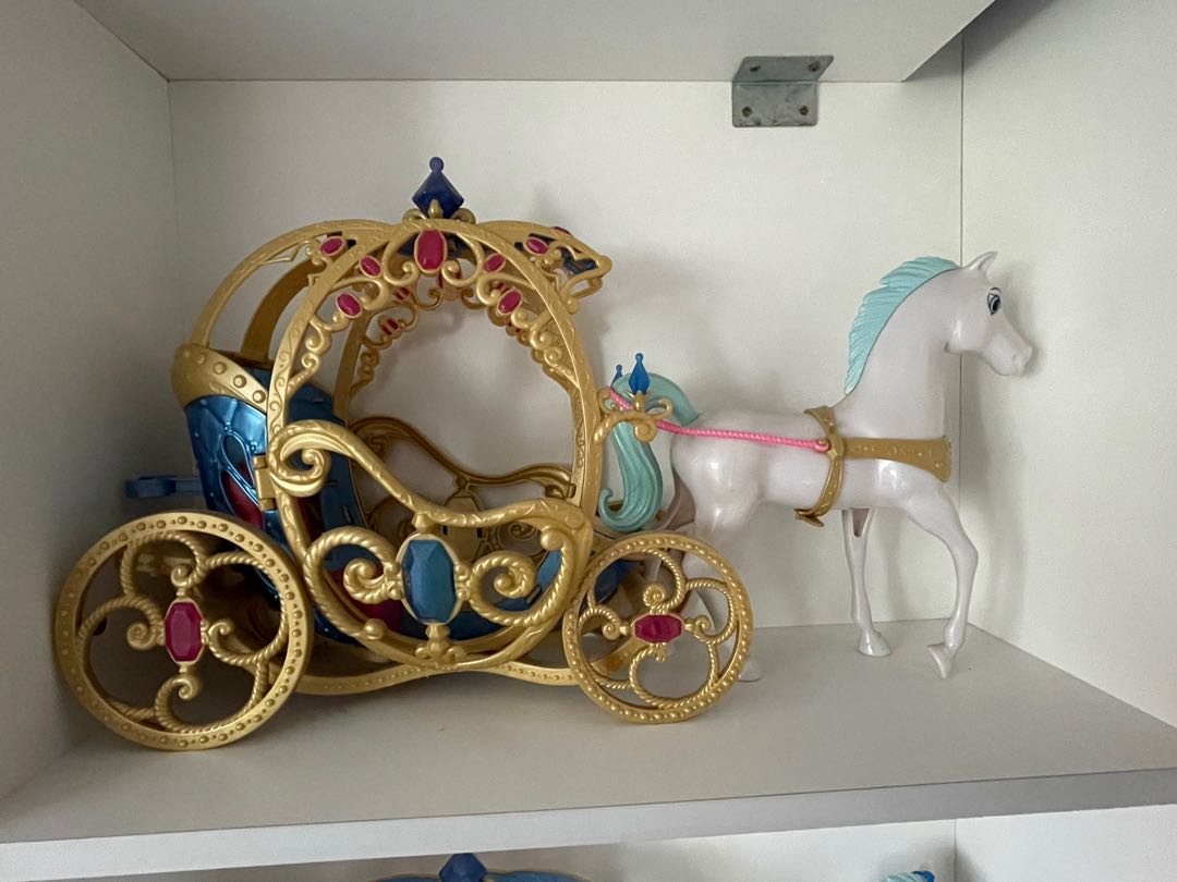 Horse carriage, Hobbies & Toys, Toys & Games on Carousell