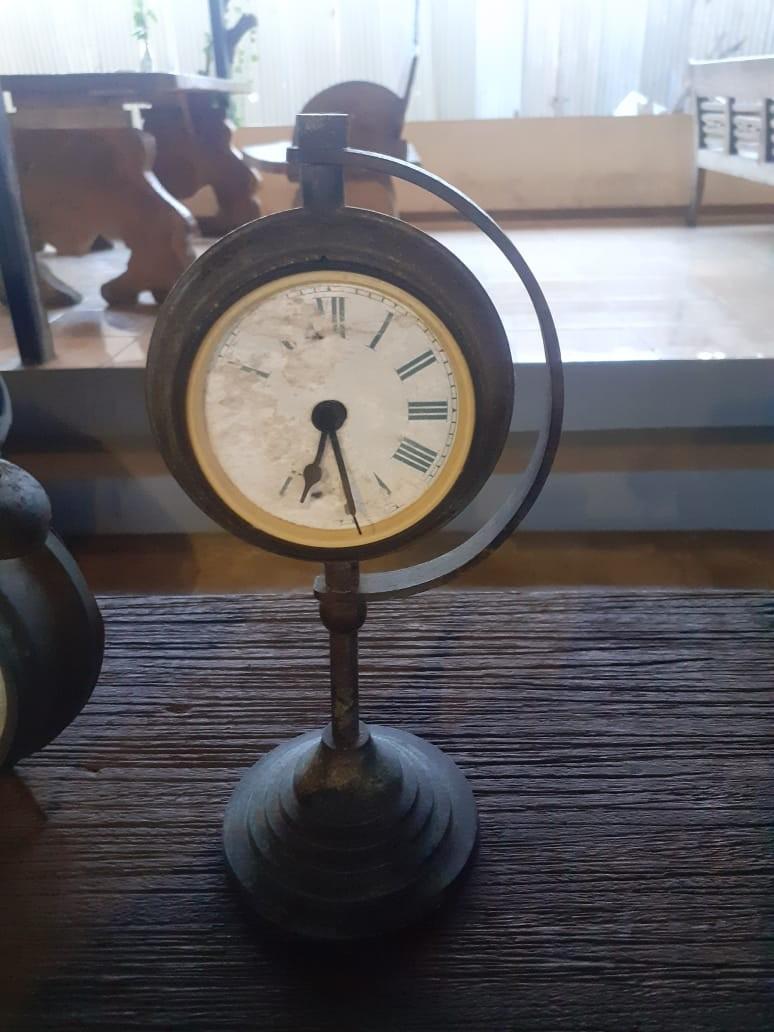 jam meja antik, Antik, Jam & Perhiasan di Carousell