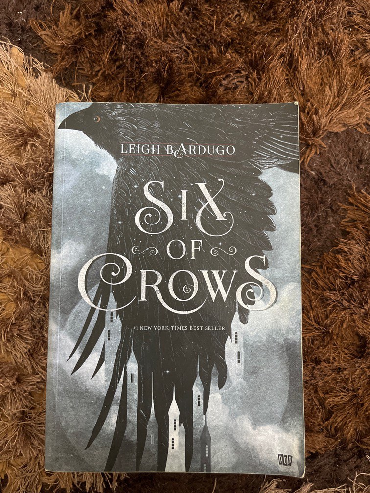 Novel Six of Crows - Leigh Bardugo, Buku & Alat Tulis, Buku di Carousell