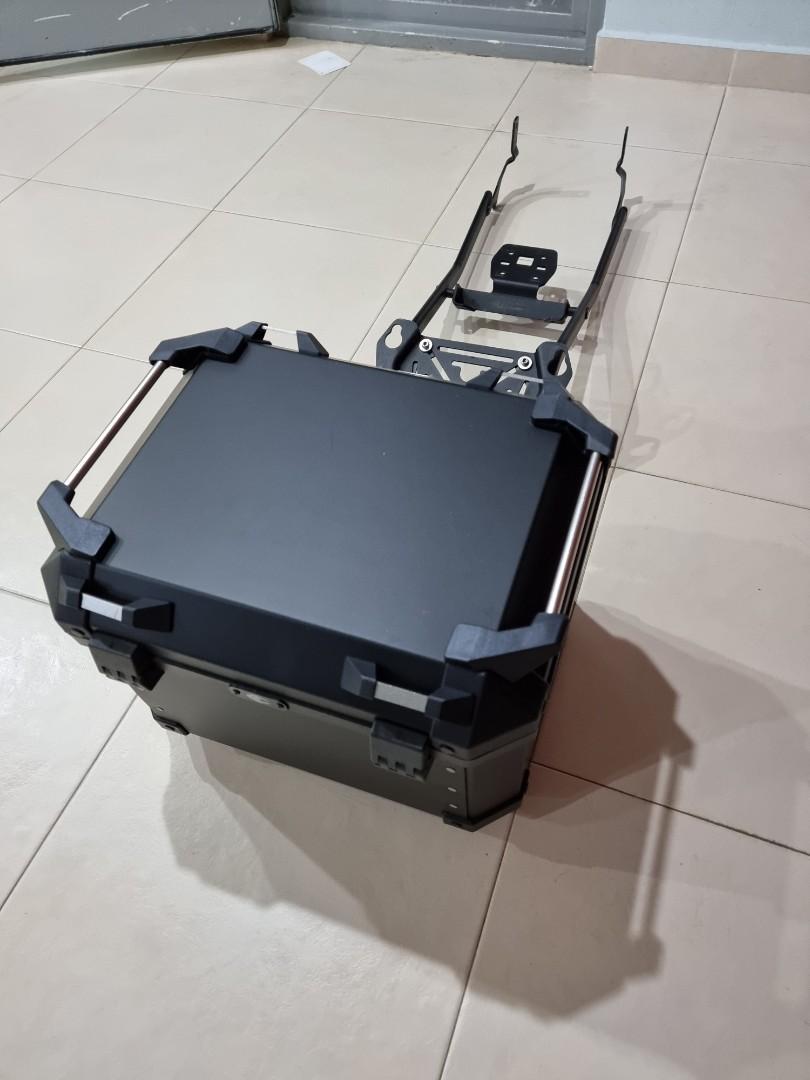 R15 V3 Aluminium box and Givi steel Rack, Motorcycles, Motorcycle ...