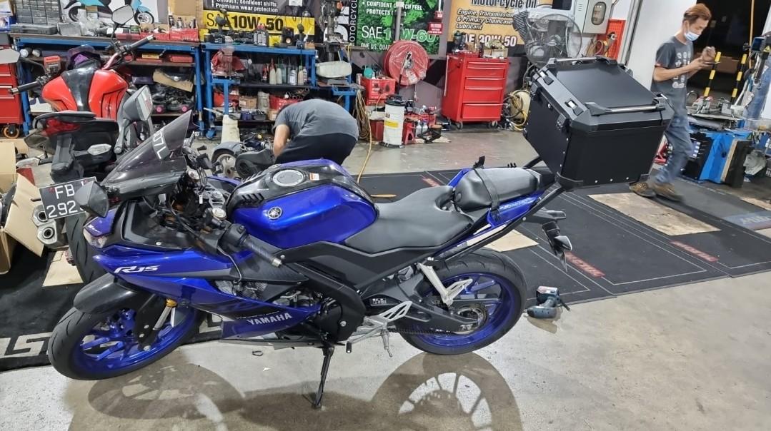 R15 V3 Aluminium box and Givi steel Rack, Motorcycles, Motorcycle ...