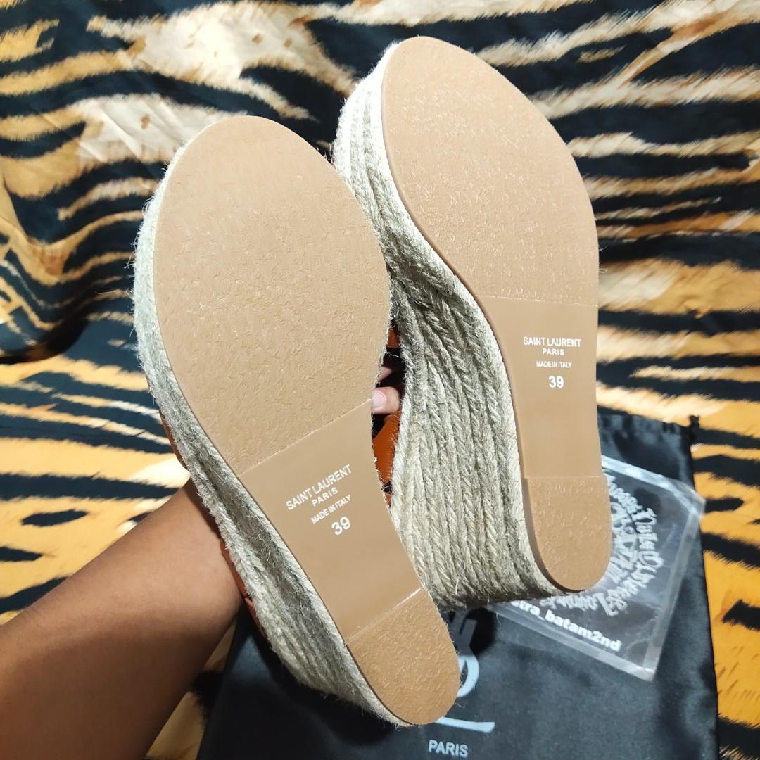 Sepatu YSL, Fesyen Wanita, Sepatu di Carousell