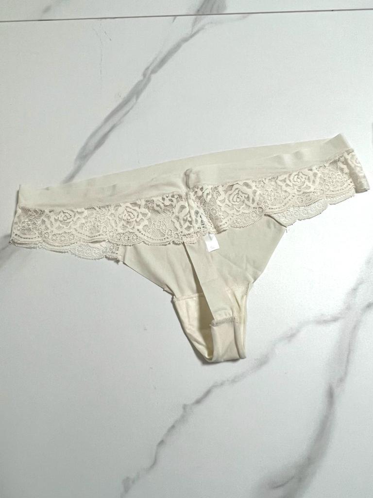 (Size: L, 3X 偏大 )現貨歐美 Ivory Fancy lace / silky T - back 夏天米色冰絲/蕾絲中腰T 褲 ...